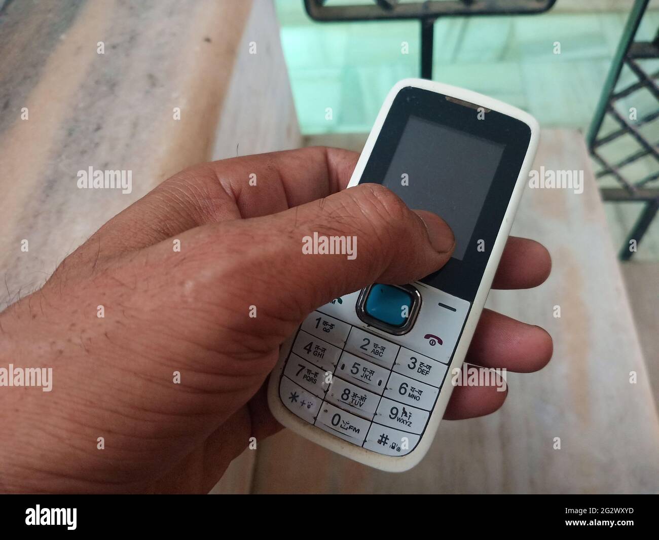 vintage keypad mobile phone in hand Stock Photo - Alamy