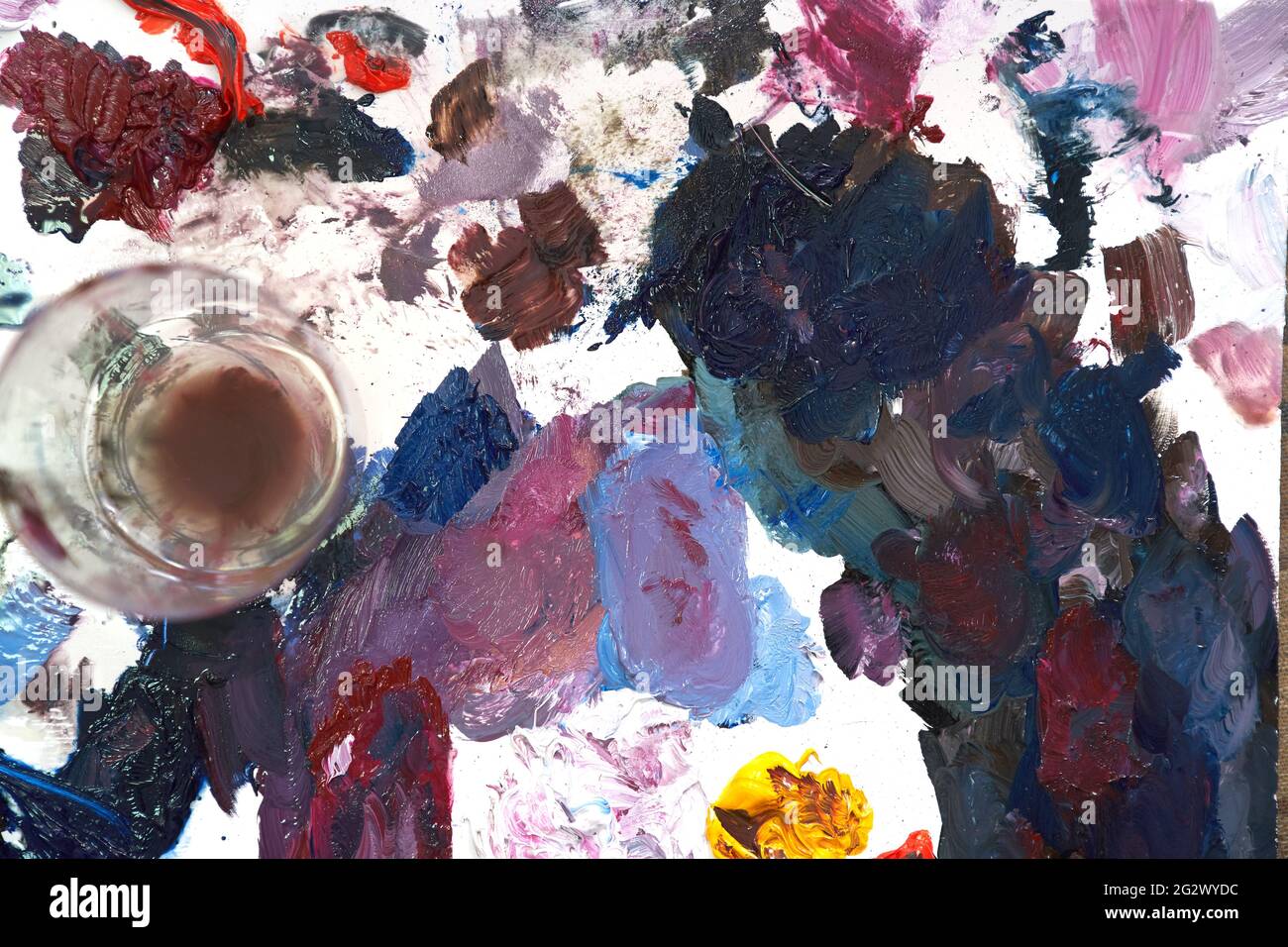 Oil color palette hi-res stock photography and images - Alamy