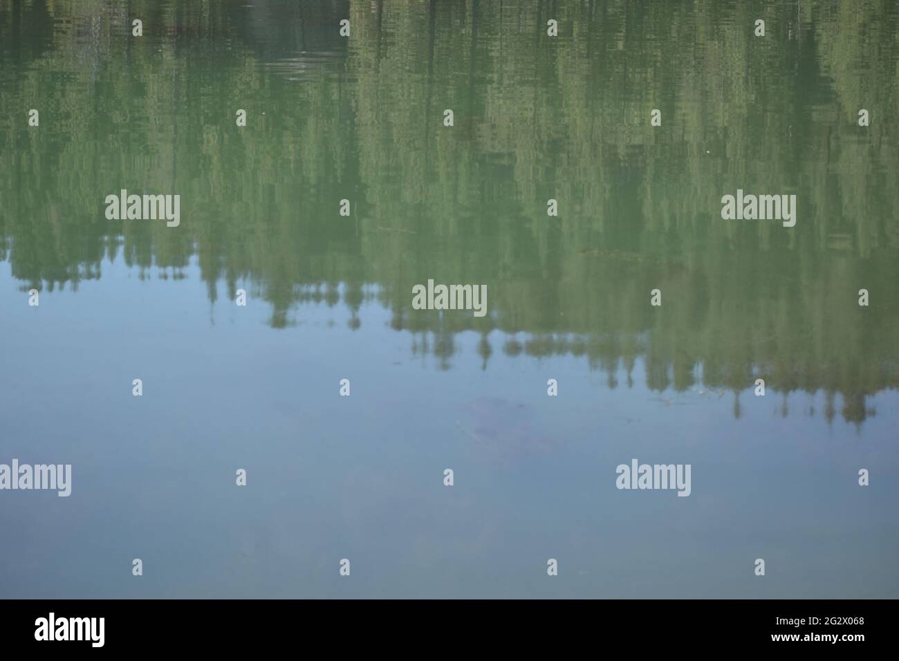 Reflective backgrounds hi-res stock photography and images - Alamy