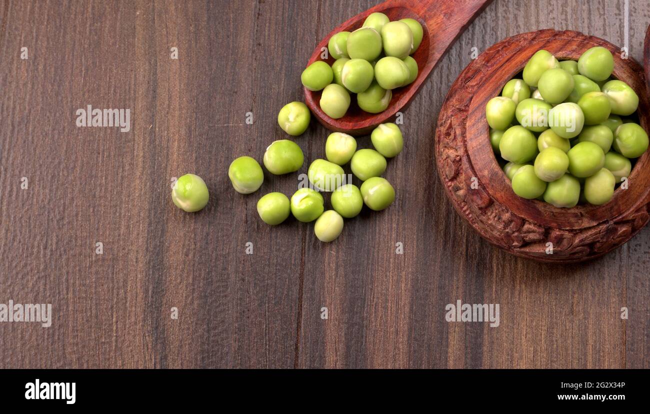 fresh green pea in bowl on wooden background Stock Photo - Alamy