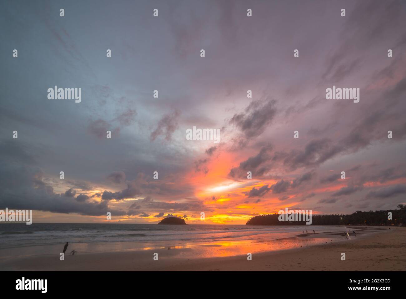 Changing season footage hi-res stock photography and images - Alamy