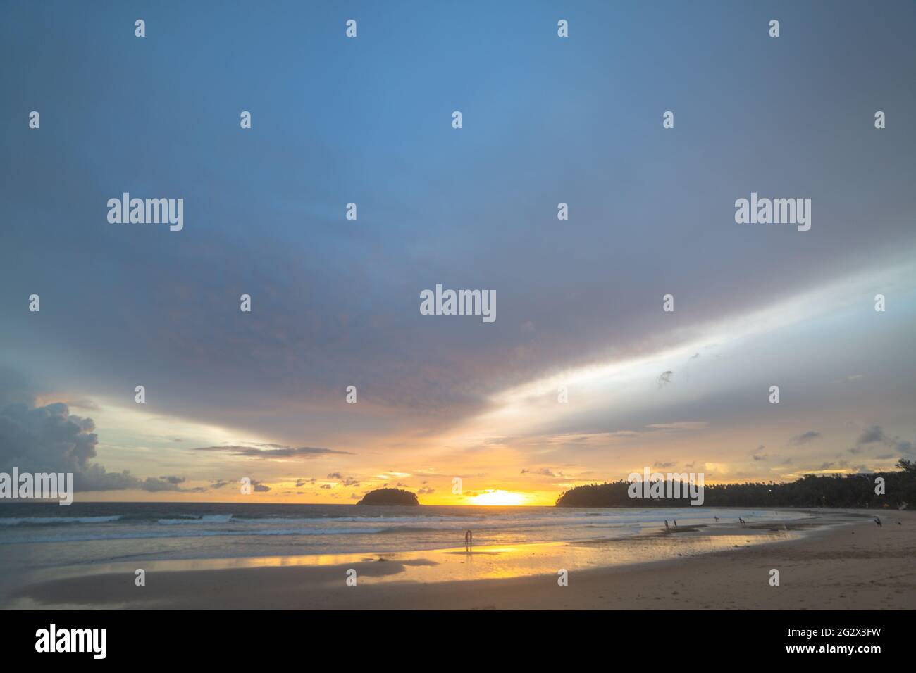 Changing season footage hi-res stock photography and images - Alamy