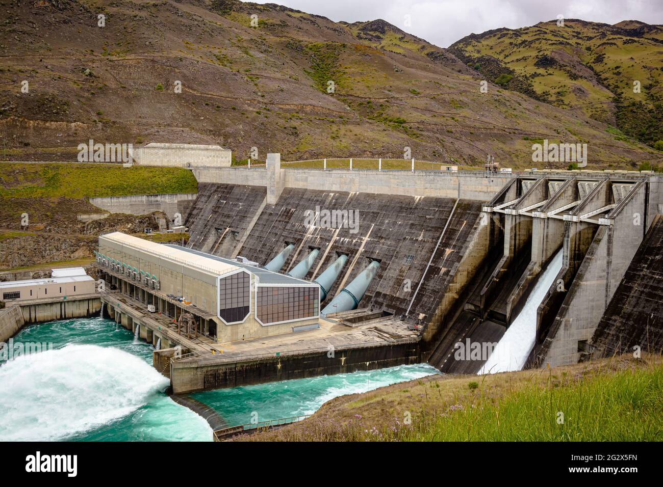 The Clyde Dam, Clutha River, New Zealand Stock Photo - Alamy