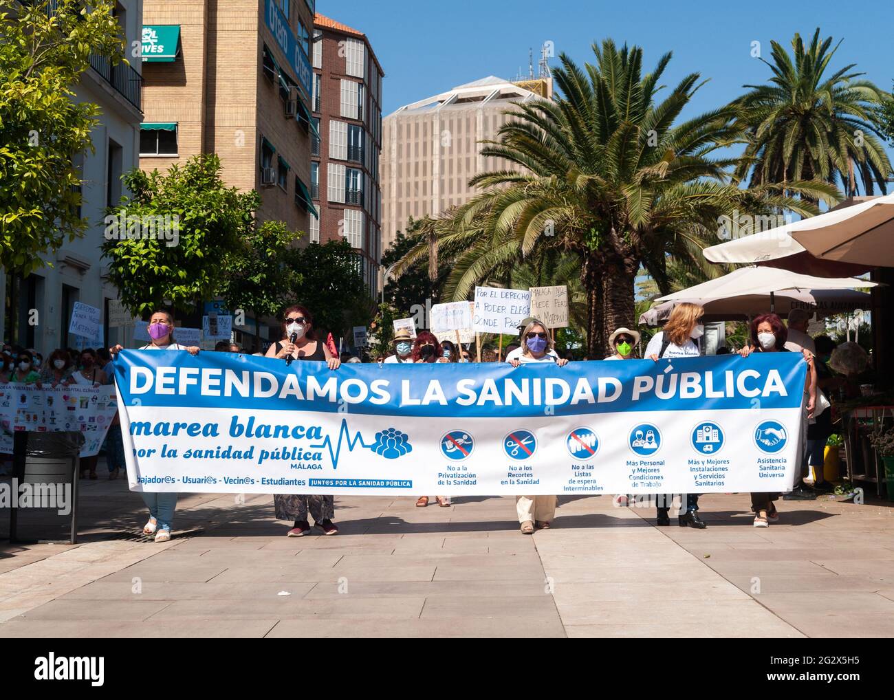 Delayed production hi-res stock photography and images - Alamy