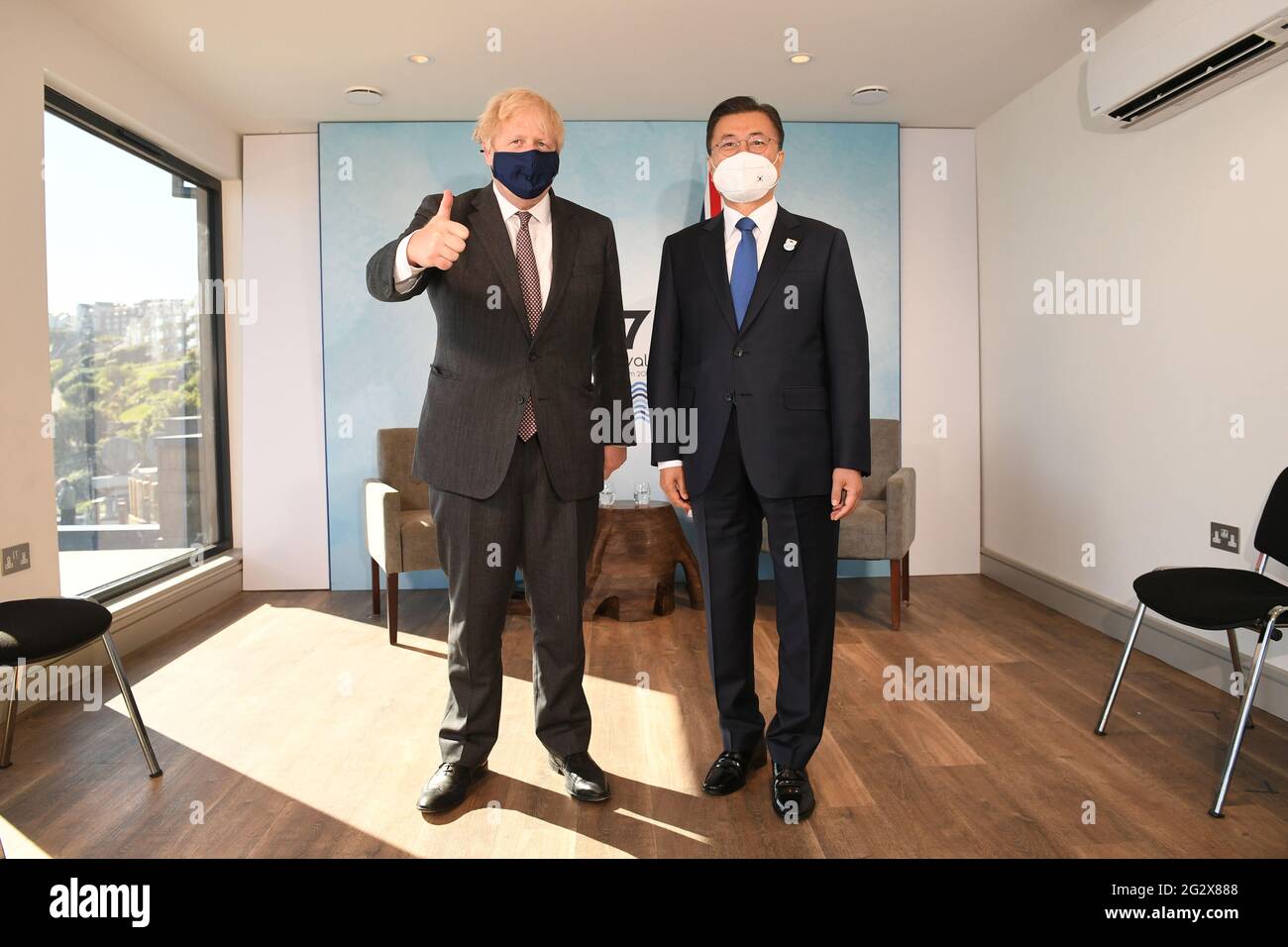 Prime Minister Boris Johnson (left) with South Korea's President Moon ...