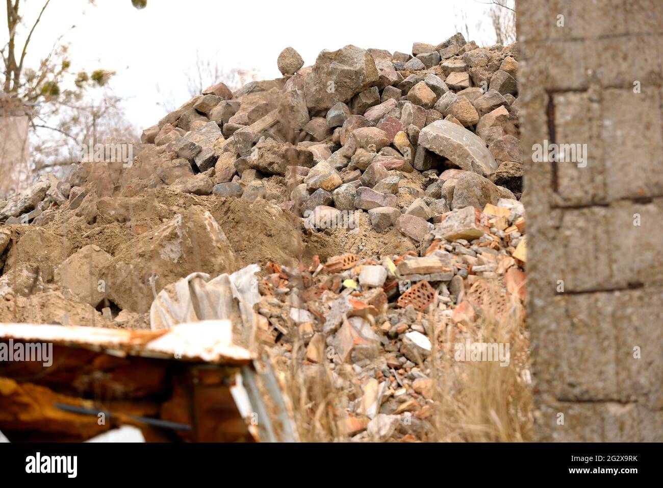Rubble in the suburbs Stock Photo - Alamy