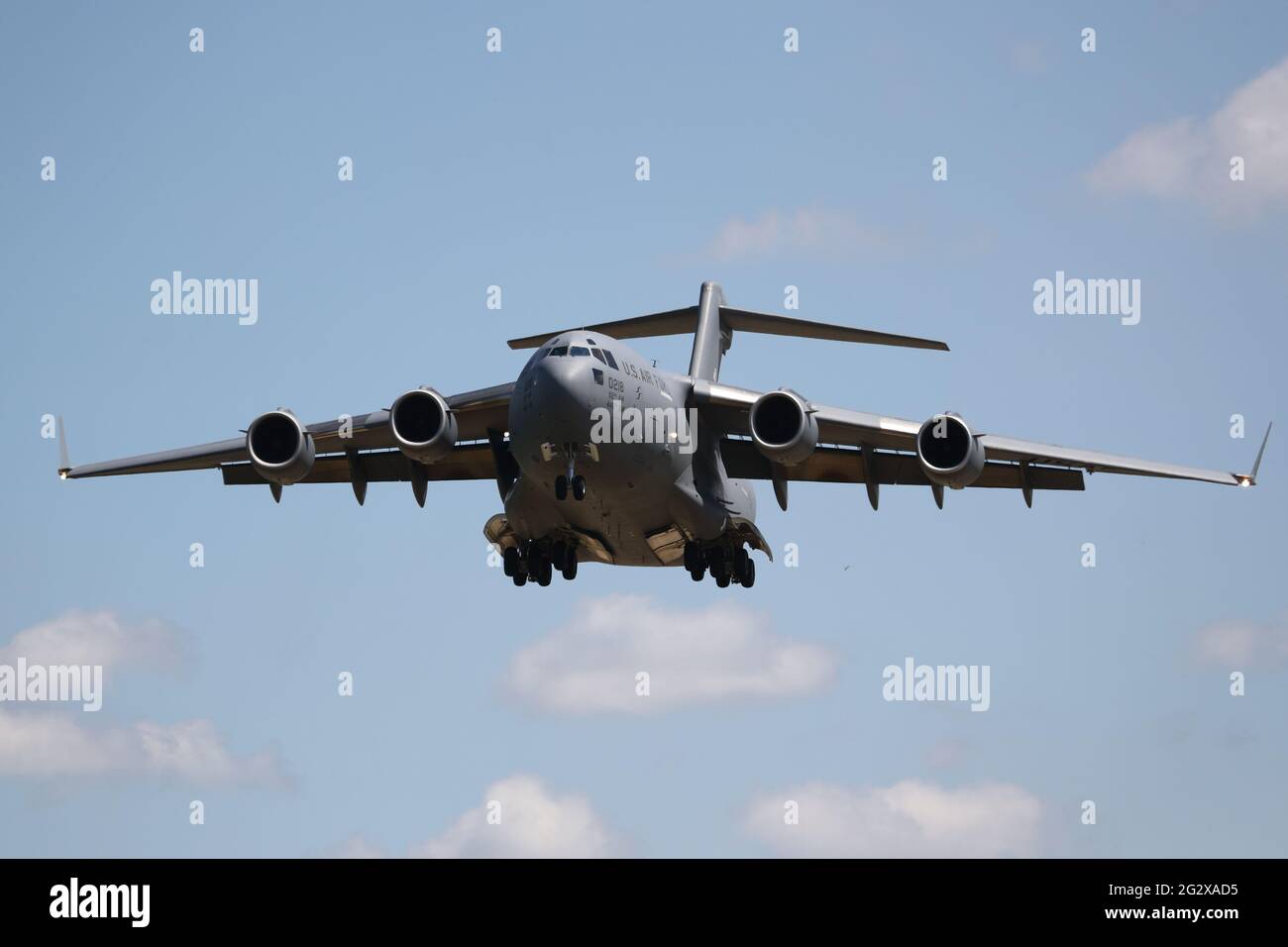 Raf cargo aircraft hi-res stock photography and images - Alamy