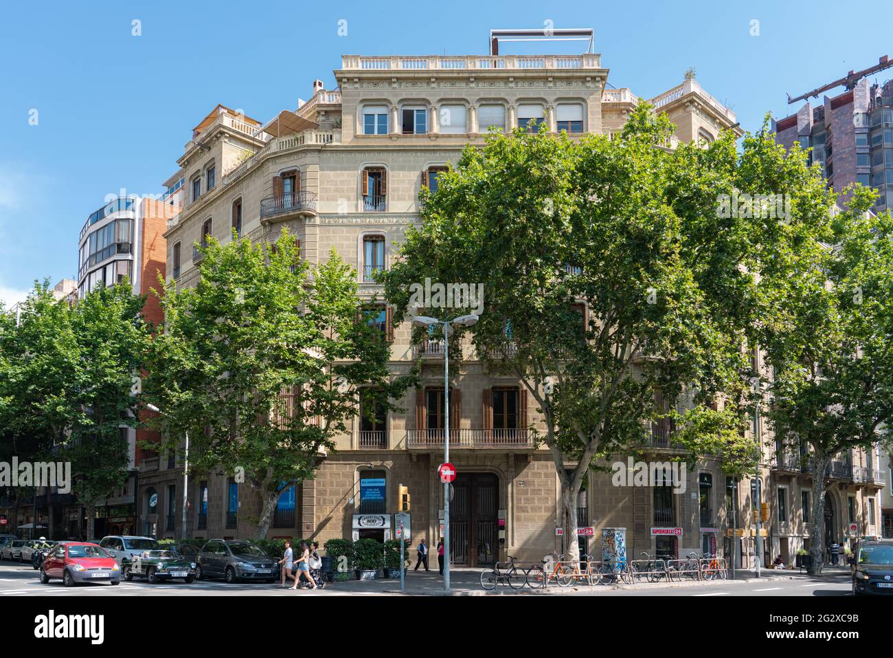 BARCELONA, SPAIN - JUNE 10, 2019: People Enjoying Everyday Life In ...