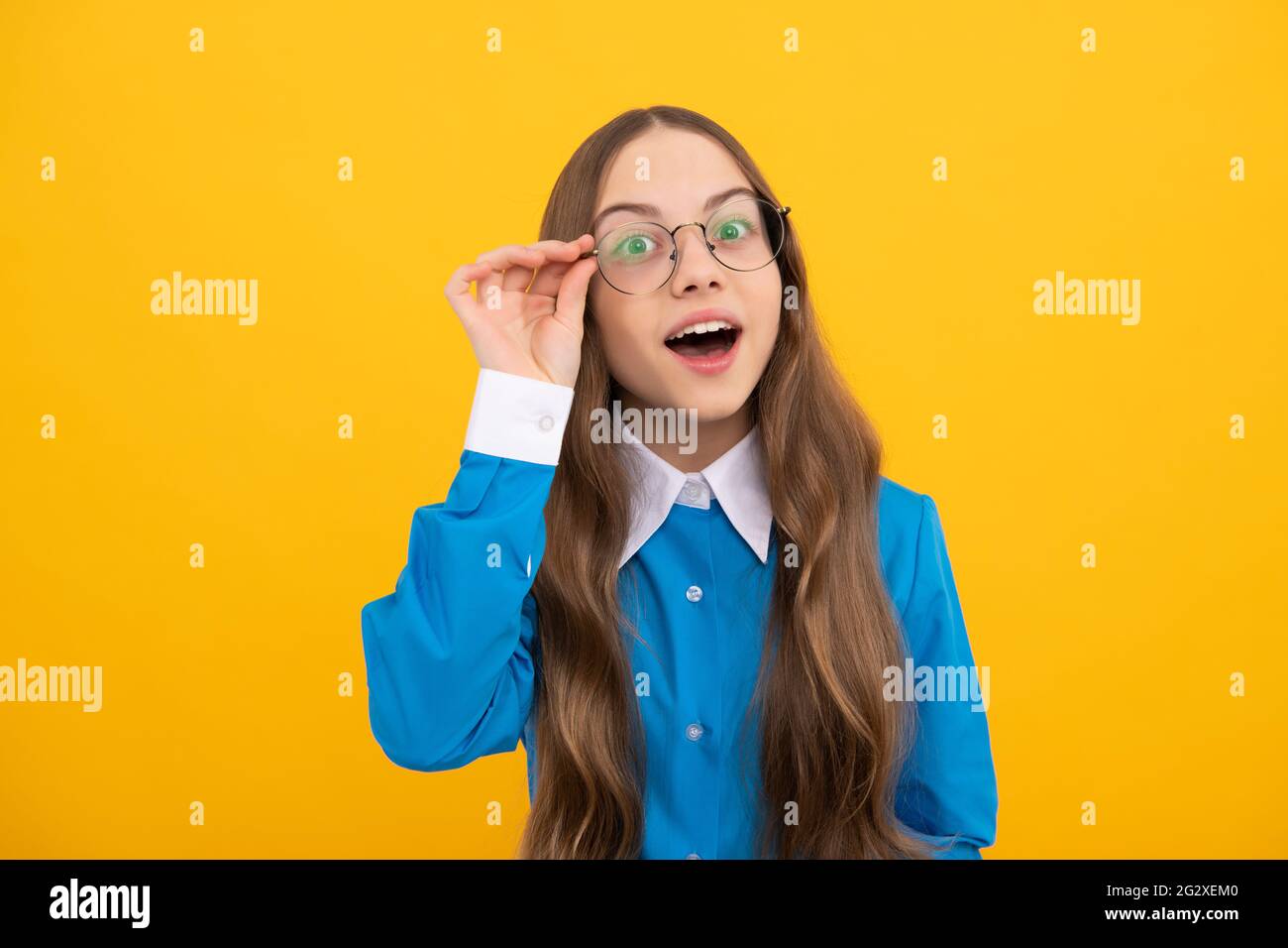 Girl curiosity hi-res stock photography and images - Alamy
