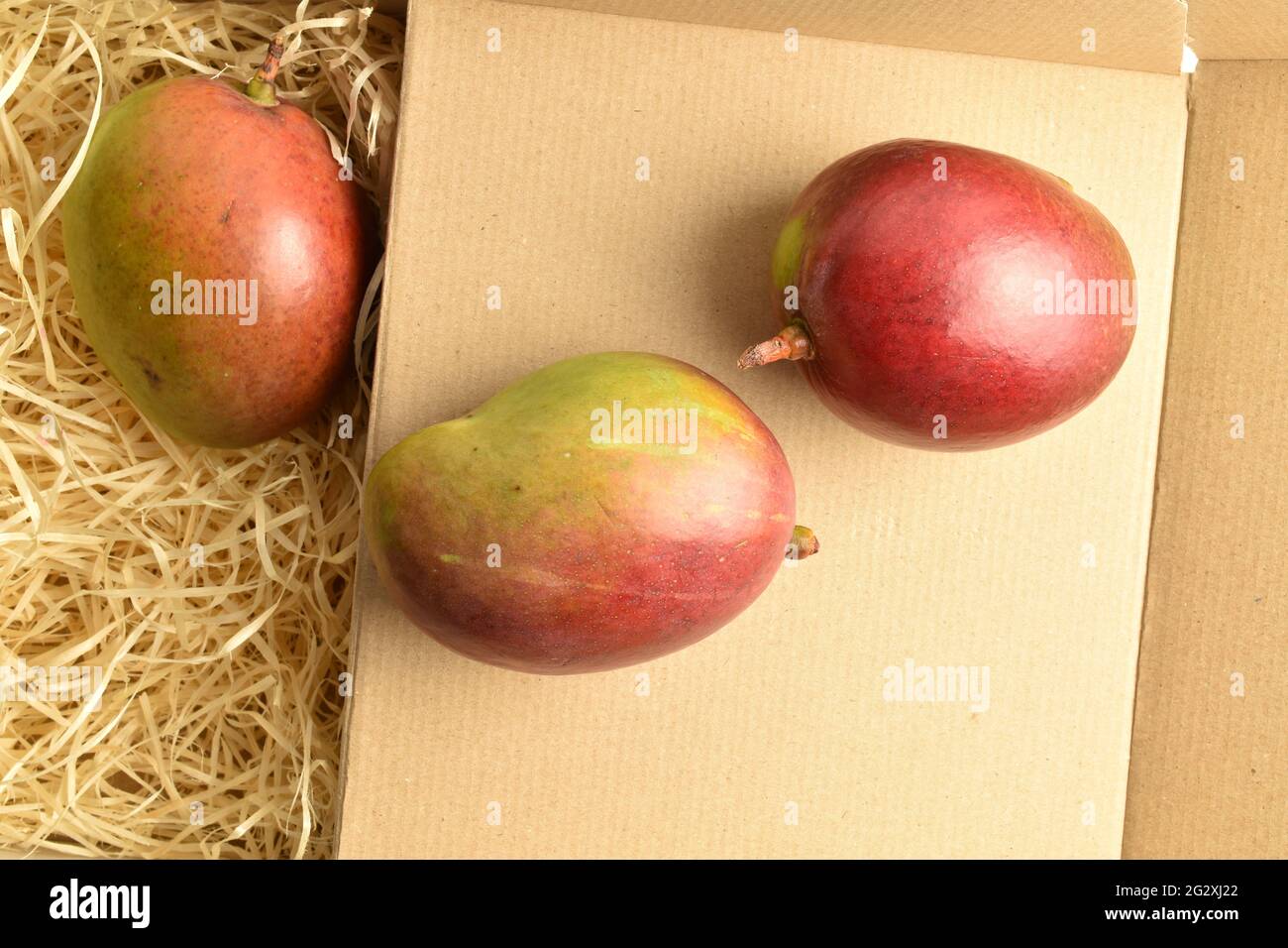 Box of mangoes hi-res stock photography and images - Alamy