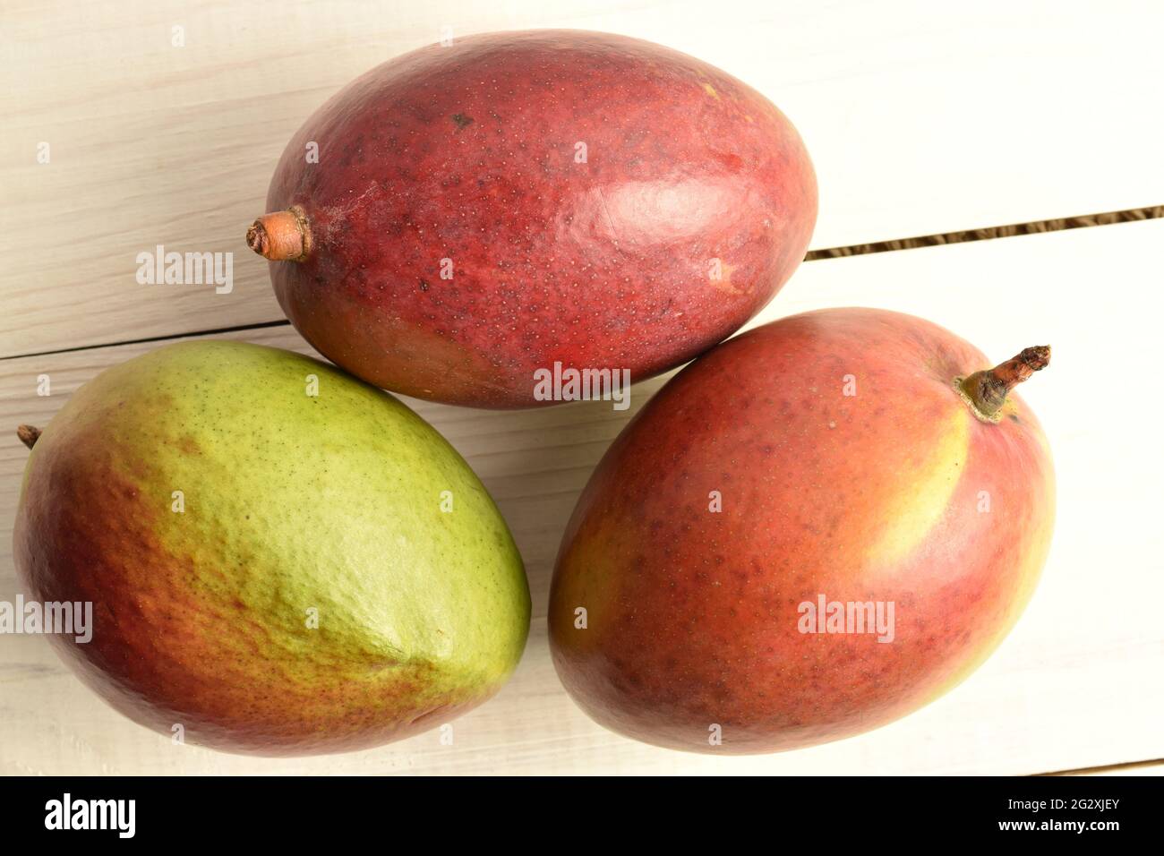 Mangoes on a table hi-res stock photography and images - Alamy