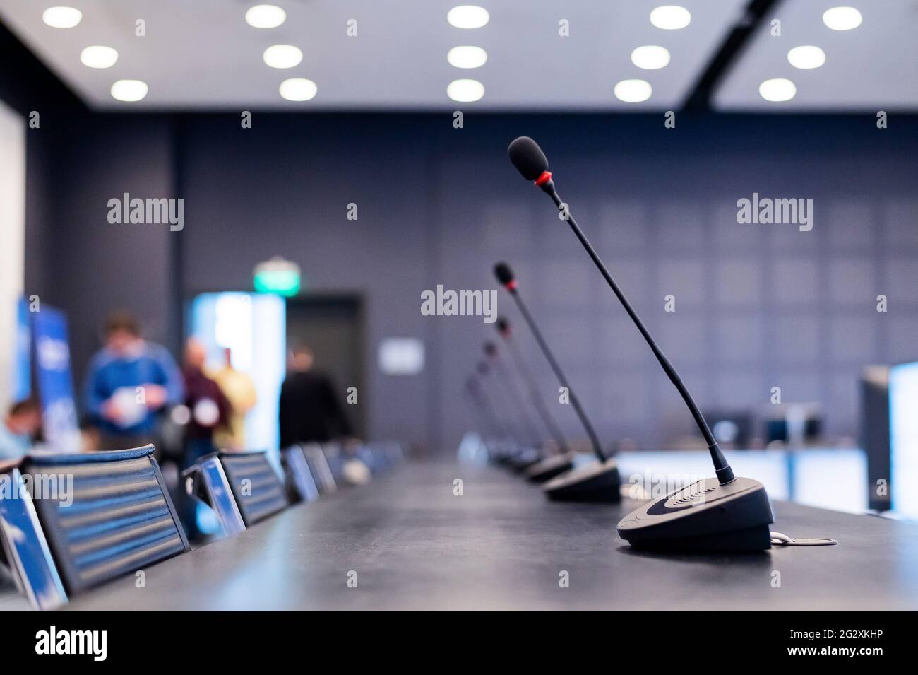 Empty podium auditorium hi-res stock photography and images - Alamy