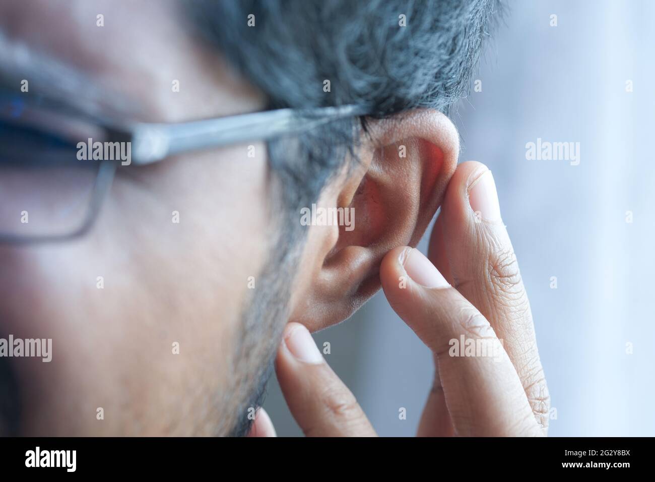 Man ear ache hi-res stock photography and images - Alamy