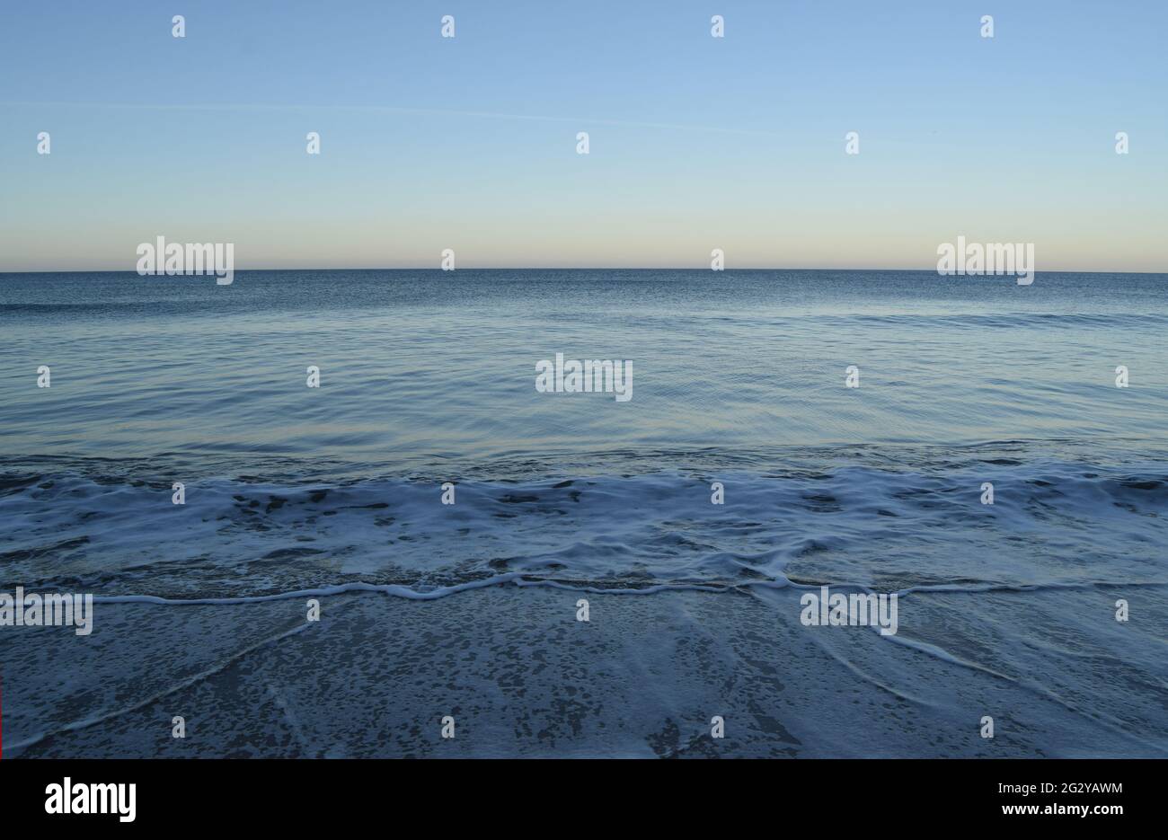 Dawn light on ocean hi-res stock photography and images - Alamy