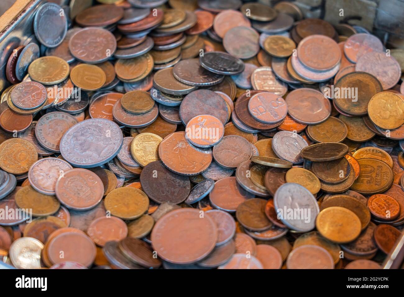 Gold silver bronze coins hi-res stock photography and images - Alamy