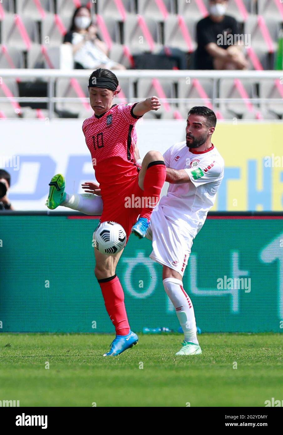 Goyang, South Korea. 13th June, 2021. Lee Jaesung (L) of South Korea ...