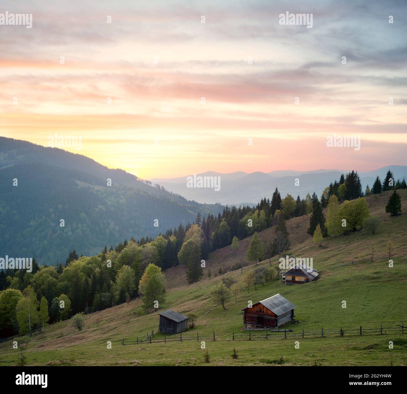 Rural house mountain background hi-res stock photography and images - Alamy