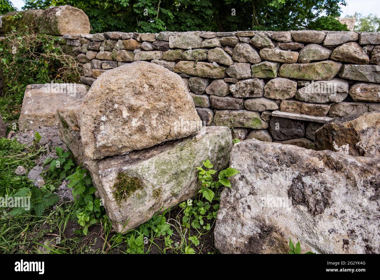 St Marys Long Preston churchyard wall Stock Photo - Alamy