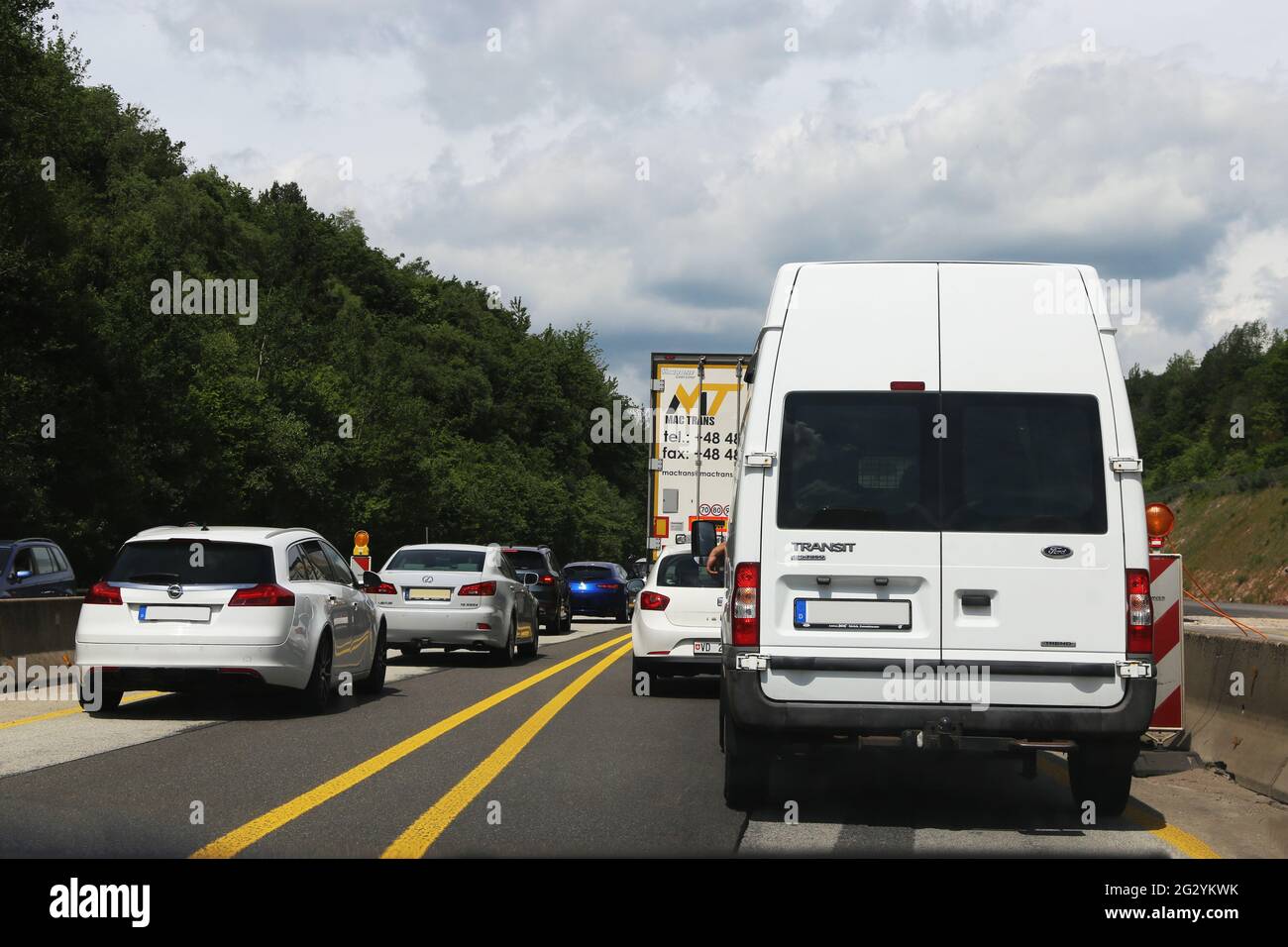 High volume of cars hi-res stock photography and images - Alamy