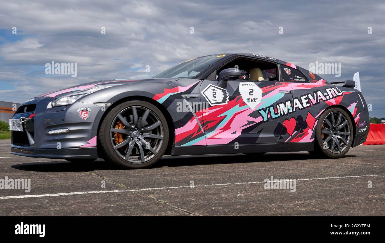 Gray Nissan GTR returns from the track.On June 5 and 6 at the territory ...