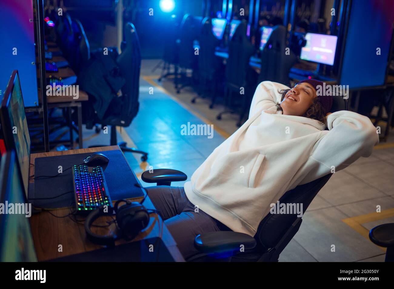 Young gamer resting in gaming armchair, game club Stock Photo - Alamy