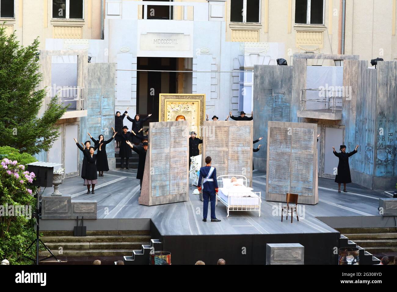 Premiere: Musical "Evita" , in den Hauptrollen Anna Gössi,Max Dollinger ...