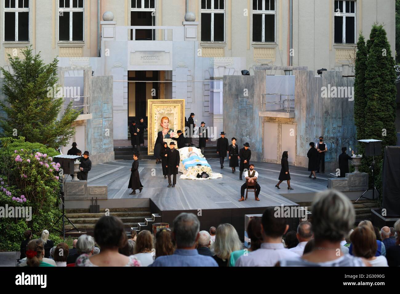 Premiere: Musical "Evita" , in den Hauptrollen Anna Gössi,Max Dollinger ...