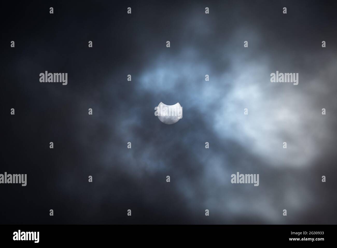 UK Weather: Partial solar eclipse seen from Greenwich Park reaches its ...