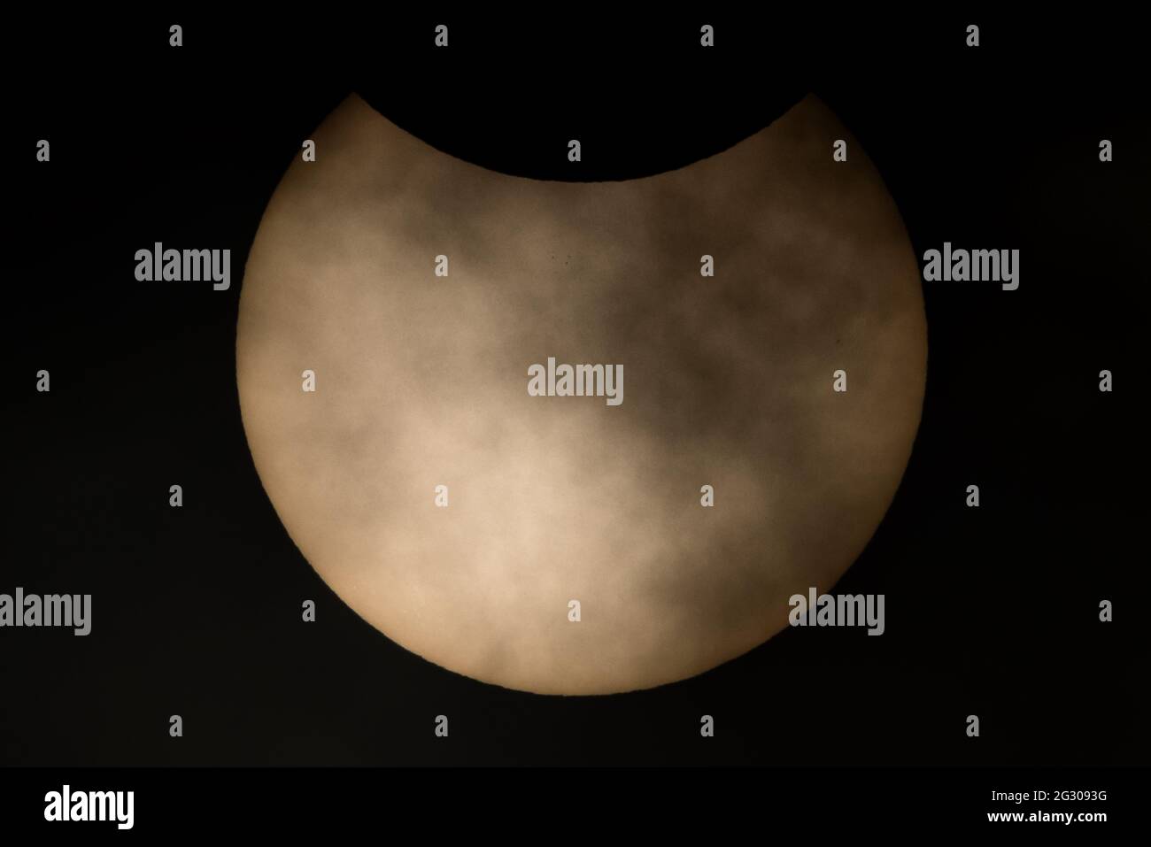 UK Weather: Partial solar eclipse seen from Greenwich Park reaches its ...