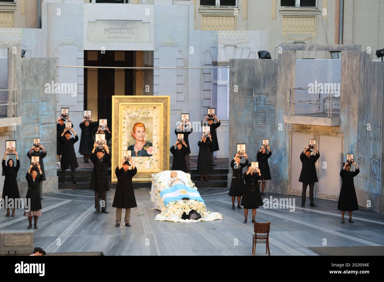 Premiere: Musical "Evita" , in den Hauptrollen Anna Gössi,Max Dollinger ...