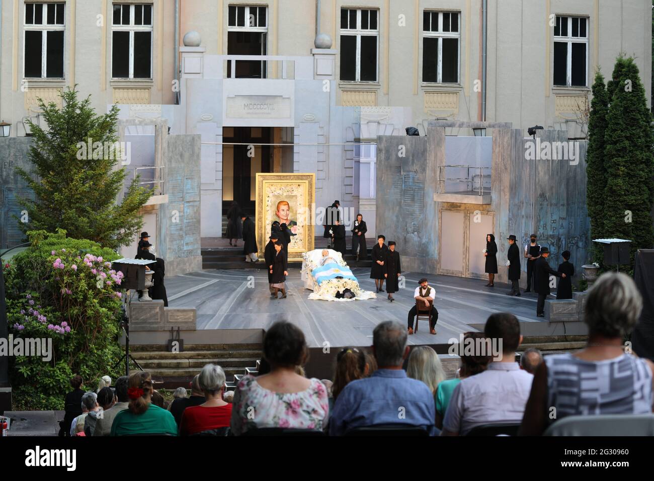 Premiere: Musical "Evita" , in den Hauptrollen Anna Gössi,Max Dollinger ...