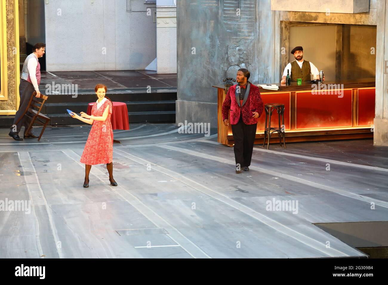 Premiere: Musical "Evita" , in den Hauptrollen Anna Gössi,Max Dollinger ...