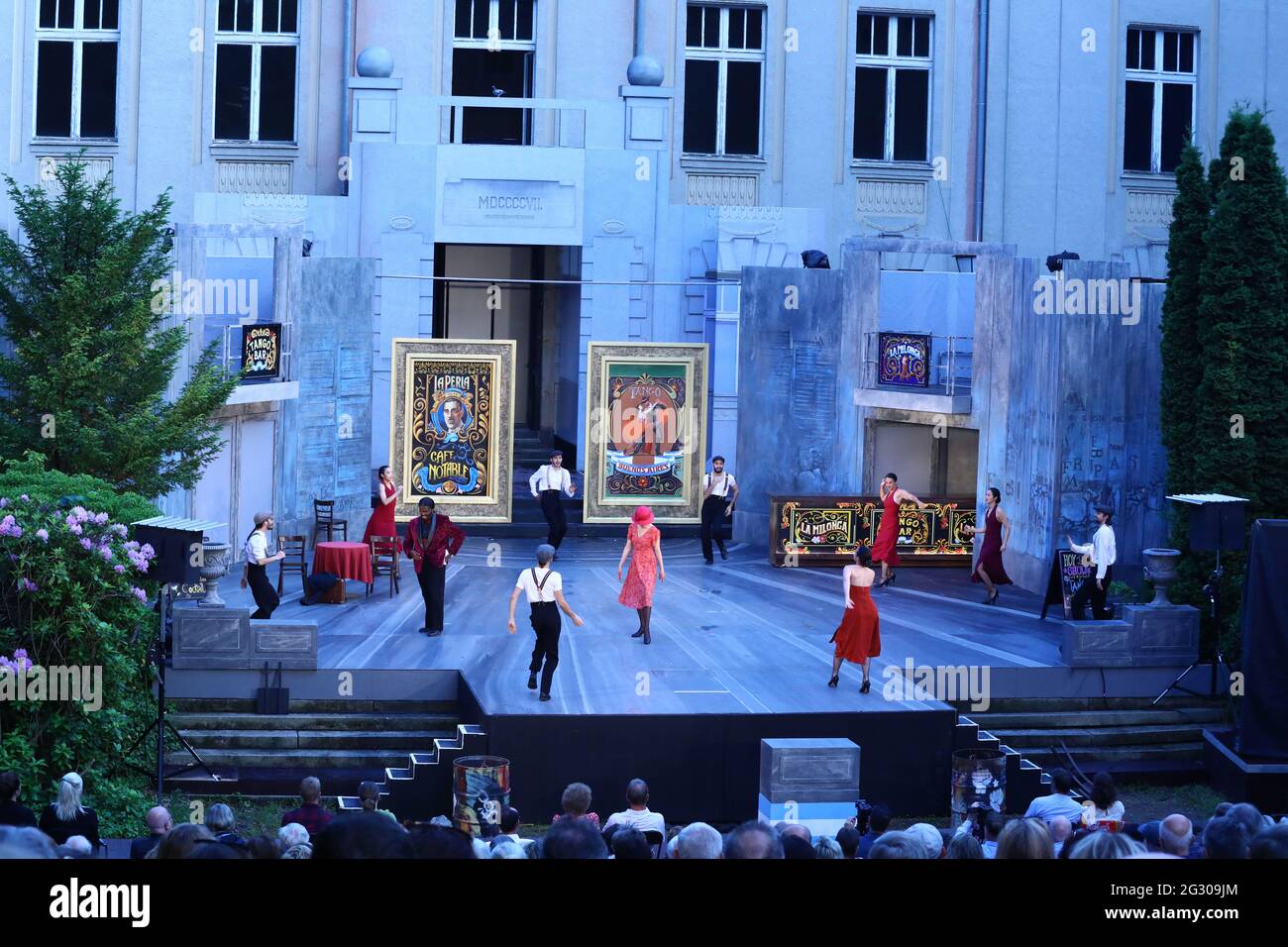 Premiere: Musical "Evita" , in den Hauptrollen Anna Gössi,Max Dollinger ...