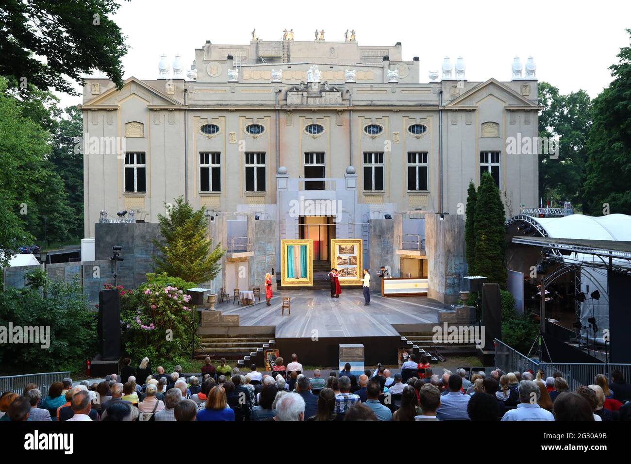 Premiere: Musical "Evita" , in den Hauptrollen Anna Gössi,Max Dollinger ...