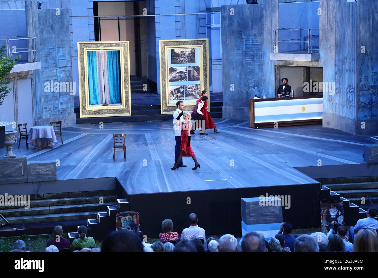 Premiere: Musical "Evita" , in den Hauptrollen Anna Gössi,Max Dollinger ...