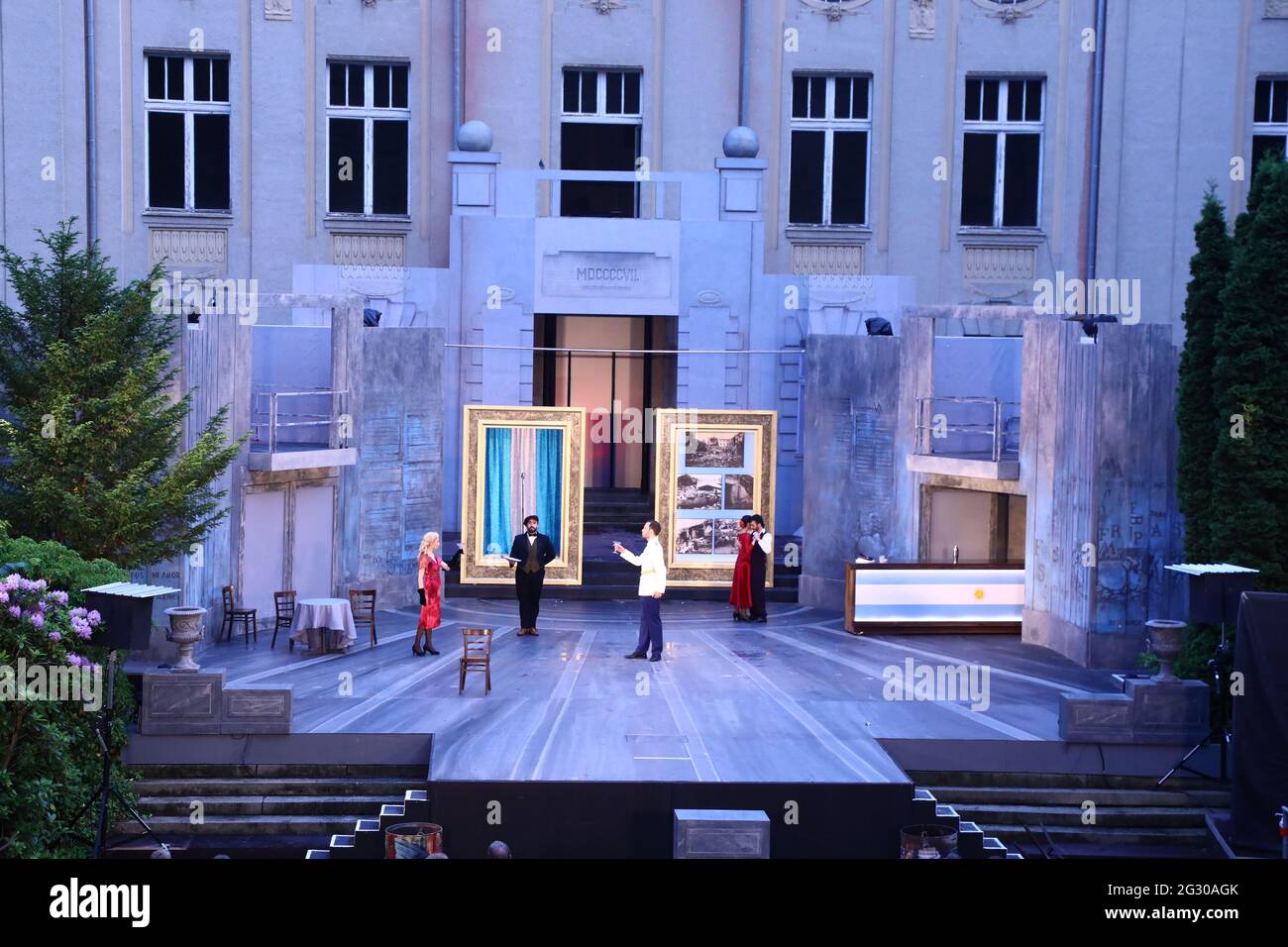 Premiere: Musical "Evita" , in den Hauptrollen Anna Gössi,Max Dollinger ...