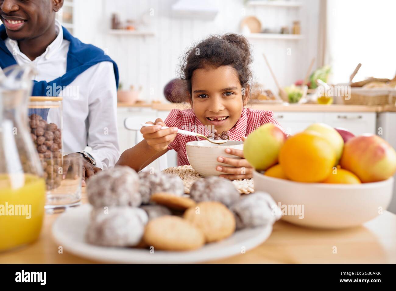 Father and daughter eats flakes on breakfast Stock Photo - Alamy