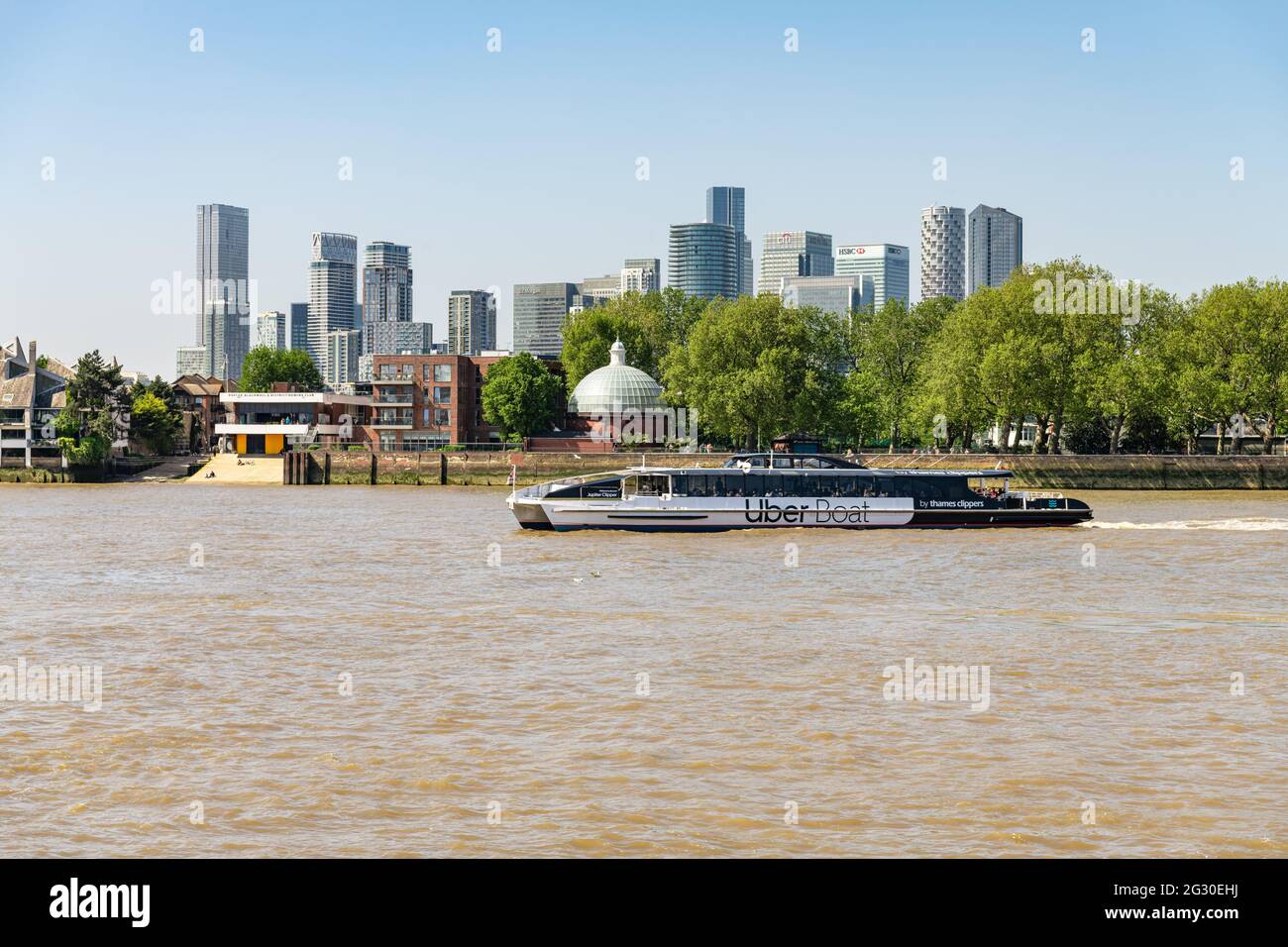 Canary wharf thames clipper river boat hi-res stock photography and ...