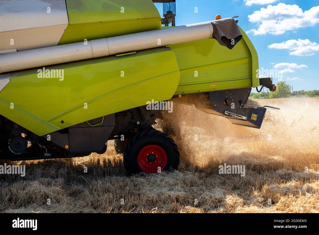 Grinding straw hi-res stock photography and images - Alamy