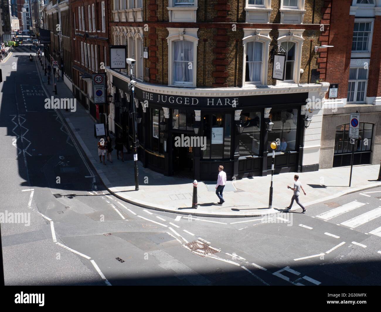 The Jugged Hare pub Chiswell Street London Stock Photo - Alamy