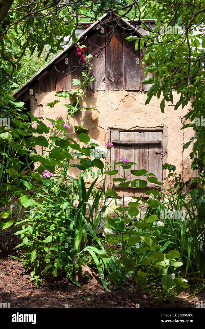 Cob wall of old barn hi-res stock photography and images - Alamy