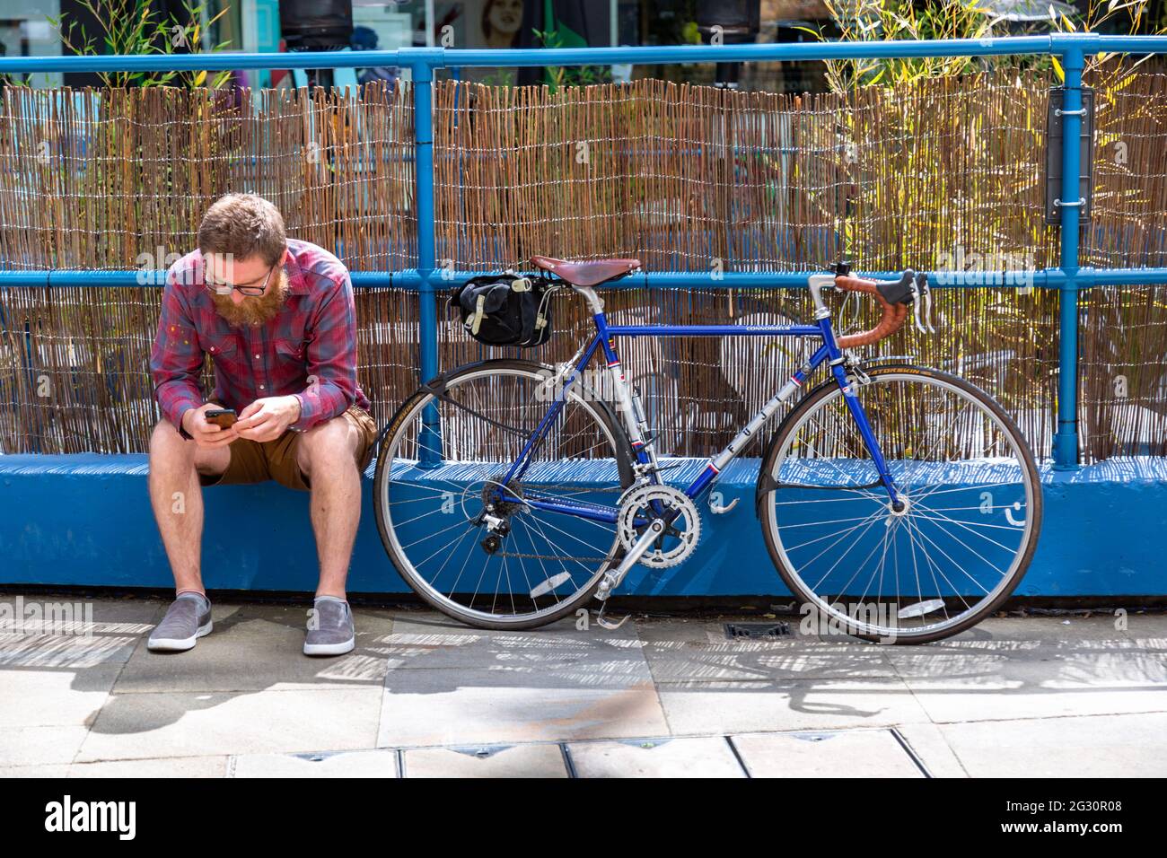 Checking cycle hi-res stock photography and images - Alamy