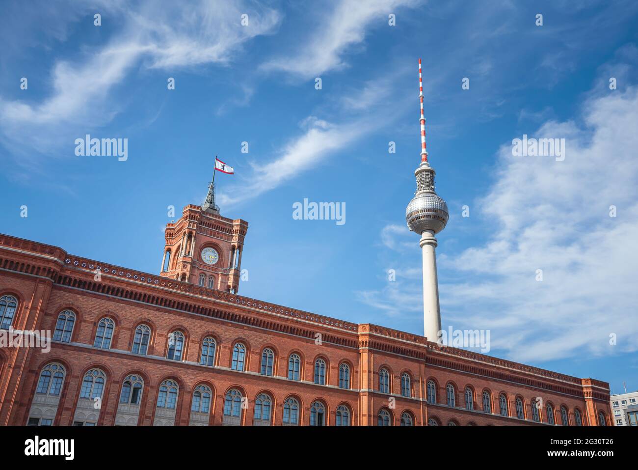Rotes rathaus hi-res stock photography and images - Alamy
