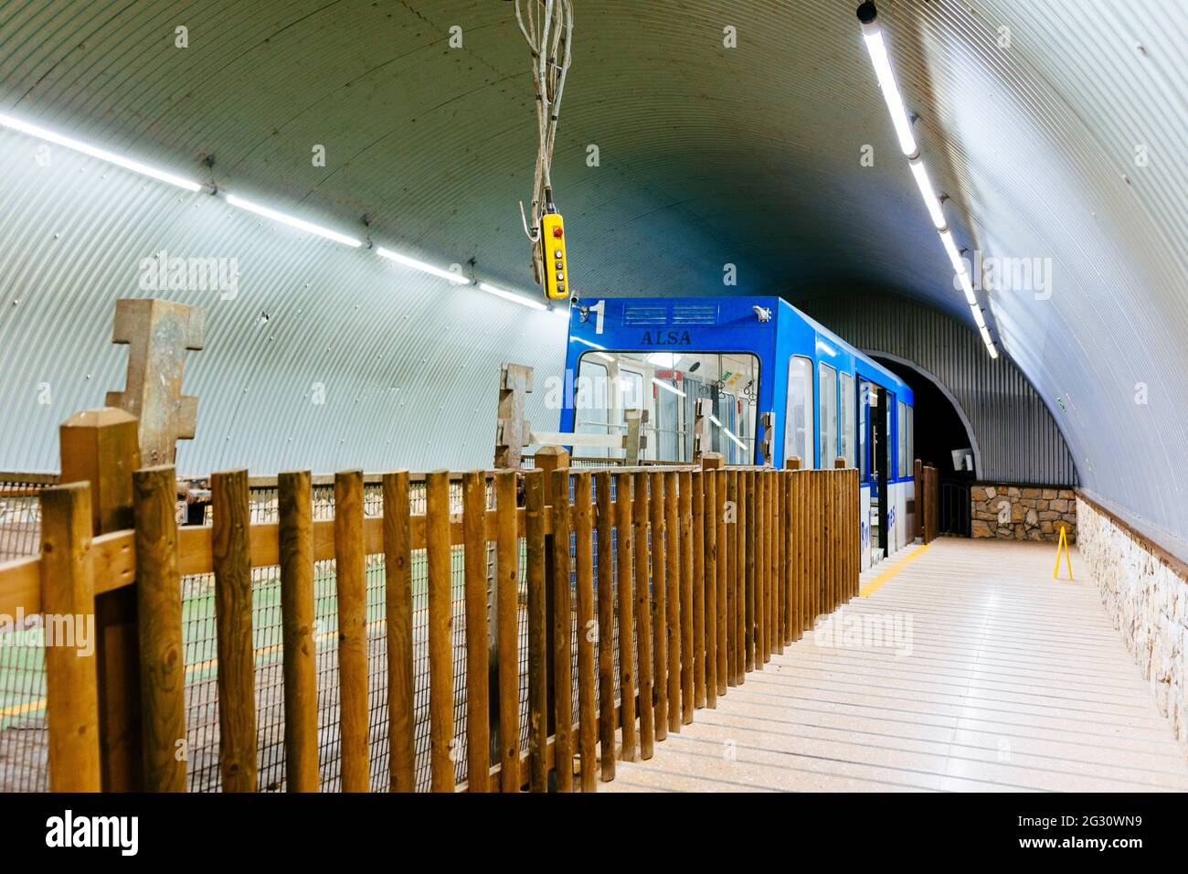 Hiking trail through narrow tunnel hi-res stock photography and images ...