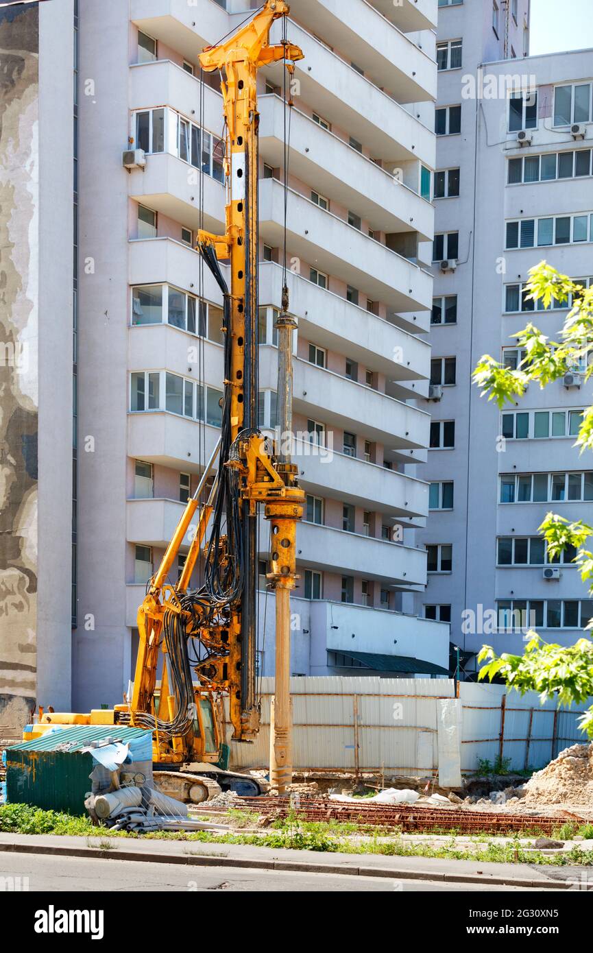 Construction site vertical hi-res stock photography and images - Alamy