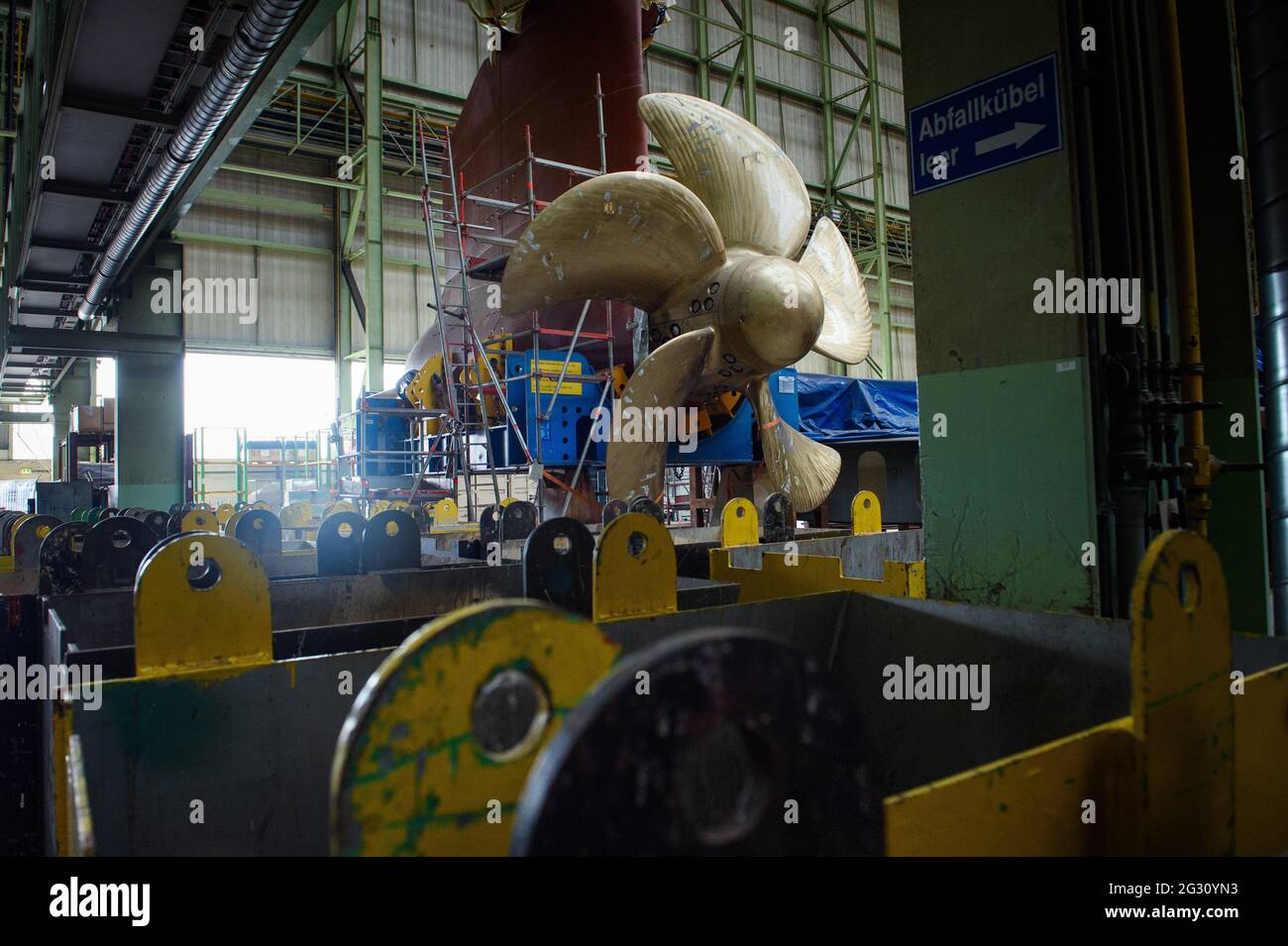 Huge ships propeller hi-res stock photography and images - Alamy