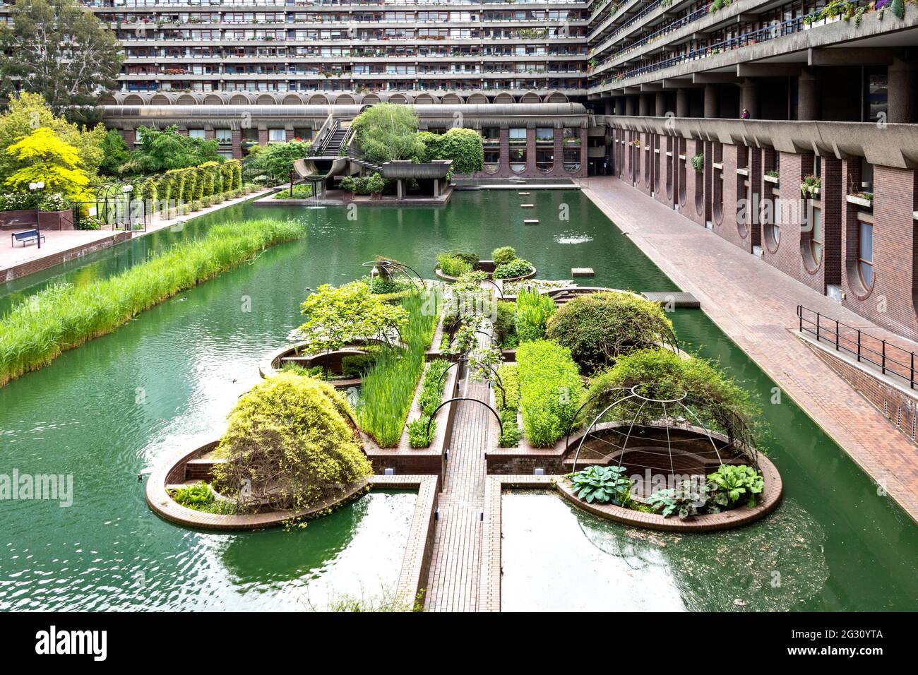 LONDON ENGLAND BARBICAN CENTRE SILK STREET CITY OF LONDON VIEW OF LAKE ...