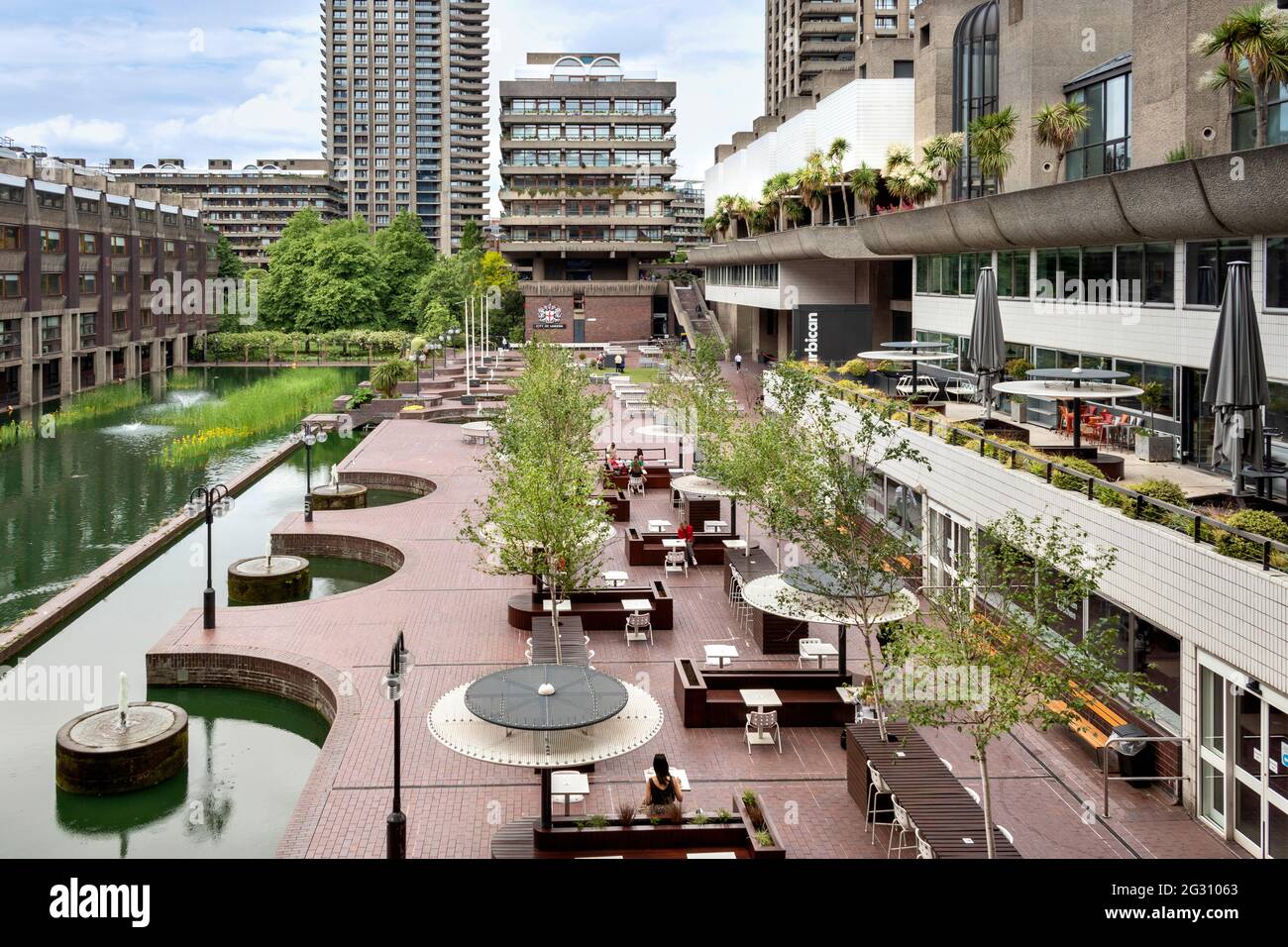 Barbican centre and estate hi-res stock photography and images - Alamy