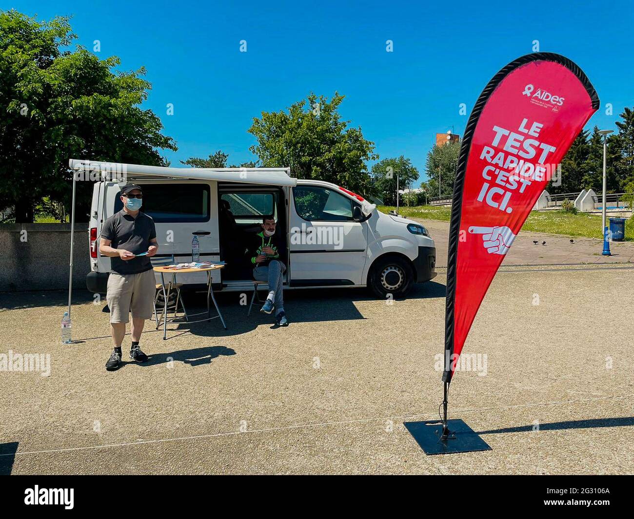 Truck testing hi-res stock photography and images - Alamy
