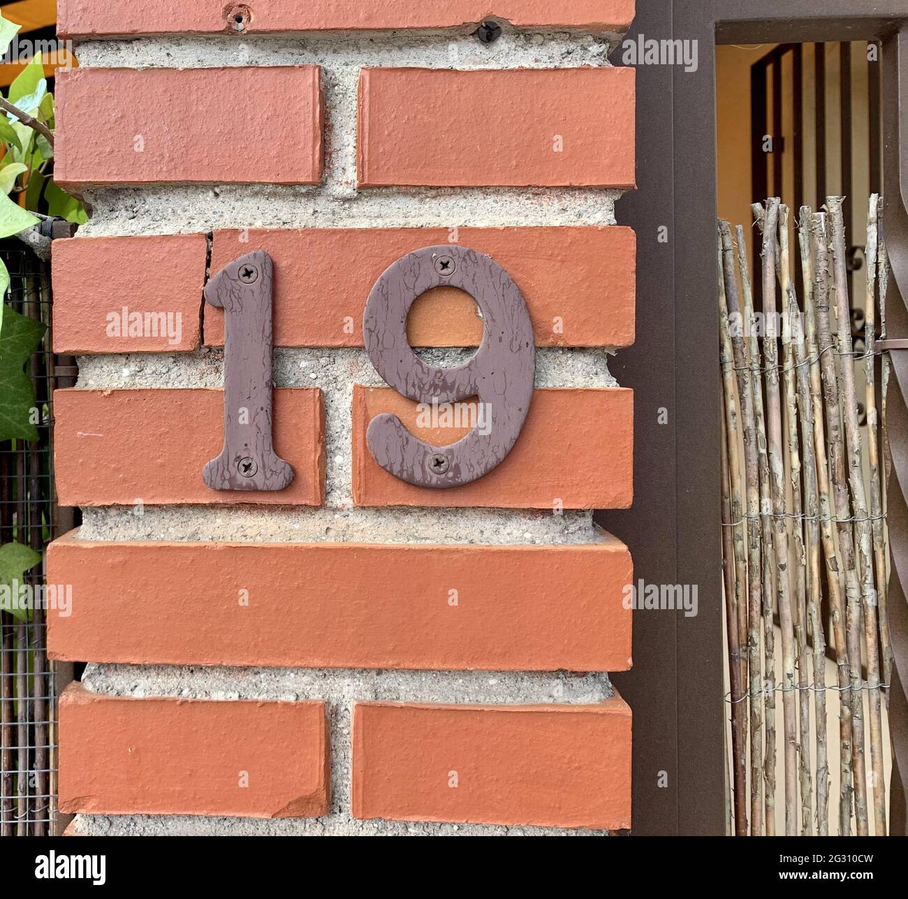 House number 19 sign on wall hi-res stock photography and images - Alamy